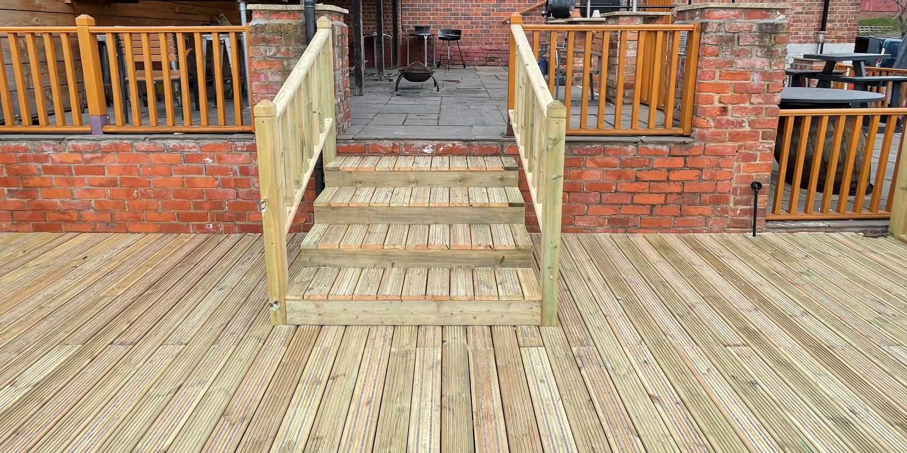 Decking Construction Nottingham - Leading Decking Installer | Local Co
